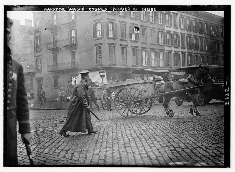 Lovely photos of the horrible New York garbage strike of 1911 - The ...