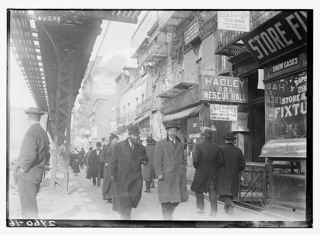 The Bowery under the Third Avenue Elevated: Capturing the soot and ...