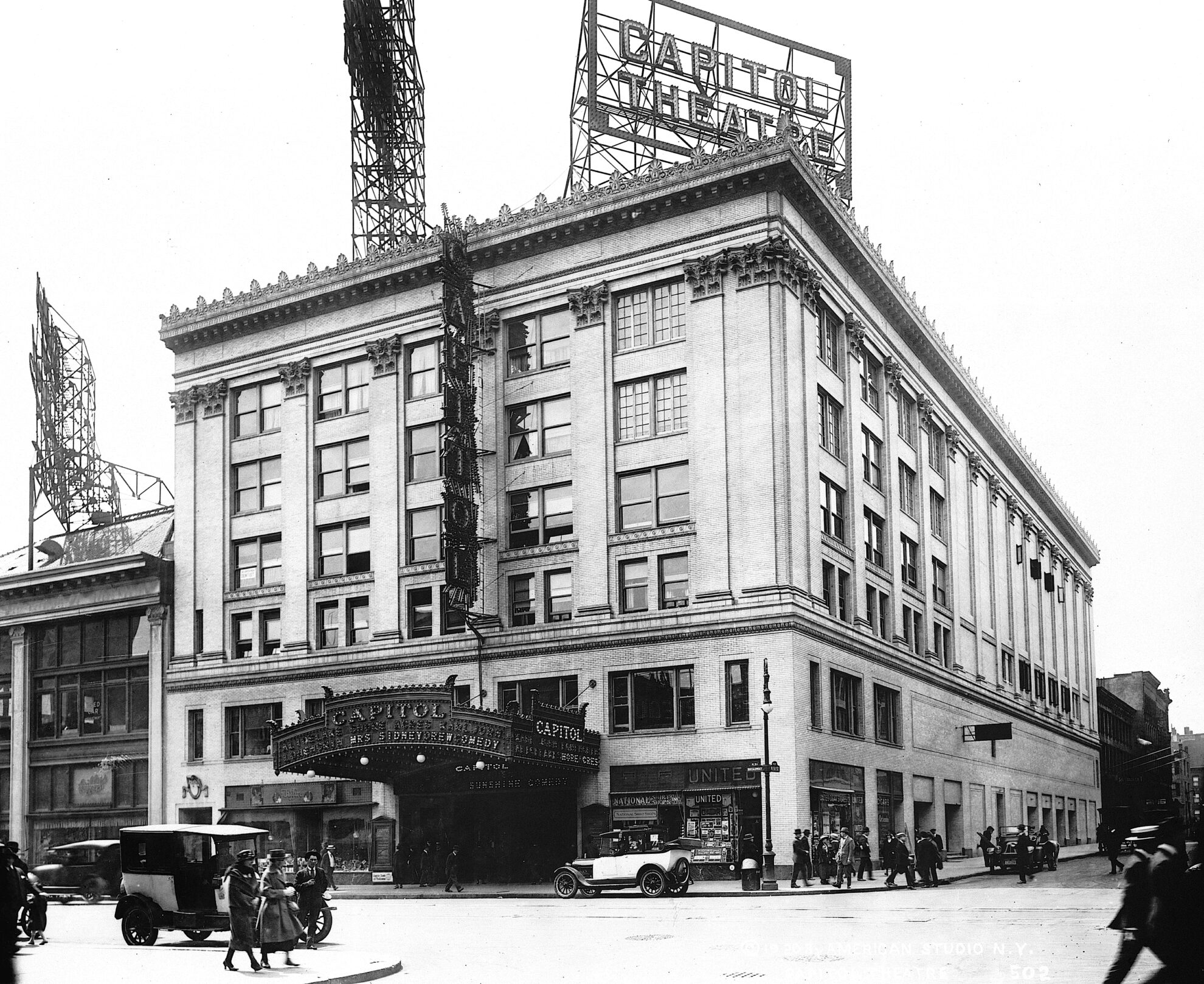 The Magic of the Movie Theater: A History of Palaces and Arthouses ...