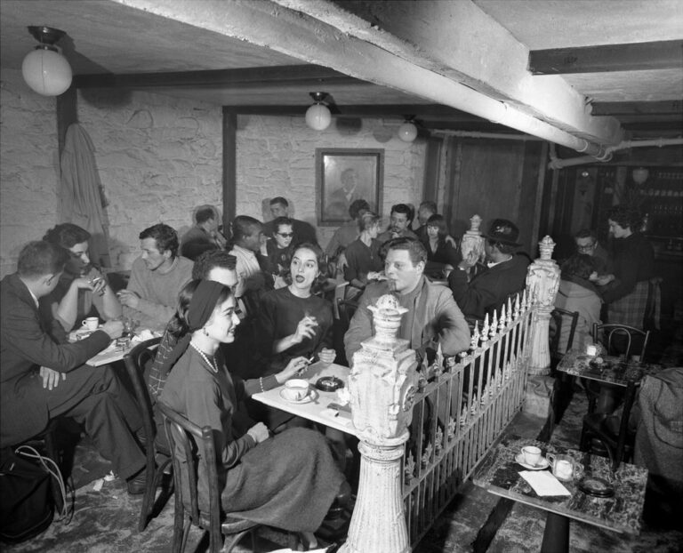 Patrons at the gaslight, 116 McDougal St. Greenwich Village - The ...