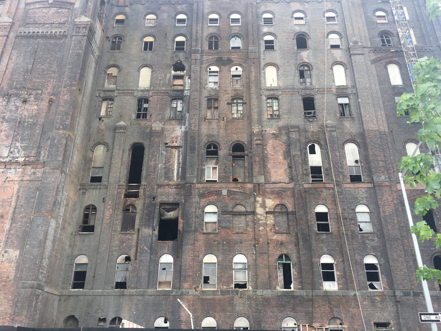 Behind the Domino Sign: The Story of Brooklyn's Bittersweet Empire ...